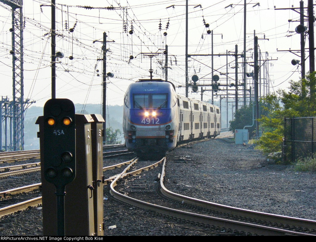 MARC Train 532 pulls into Perryville